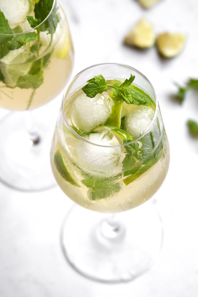 Hugo Cocktail – mit Prosecco oder Weißwein » Taste of Travel