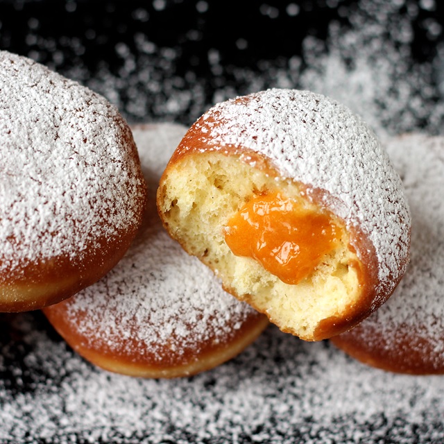 Rezept flaumige Krapfen » Taste of Travel