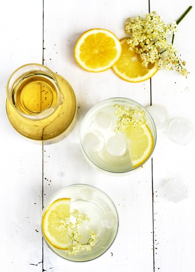 Selbstgemachter Holunderblüten-Sirup (Hollersaft) » Taste of Travel